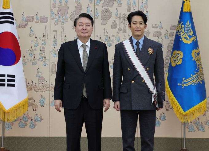 [포토] 금관문화훈장 받은 이정재 | 세계일보