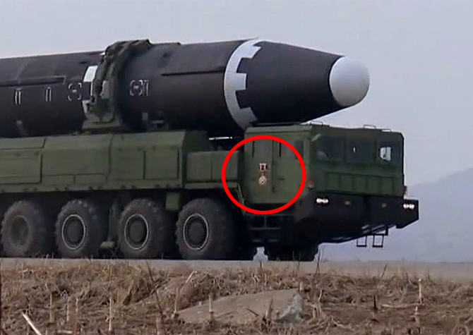 북, ICBM '화성-15형' TEL에도 '공화국 영웅' 메달 수여한 듯 | 세계일보